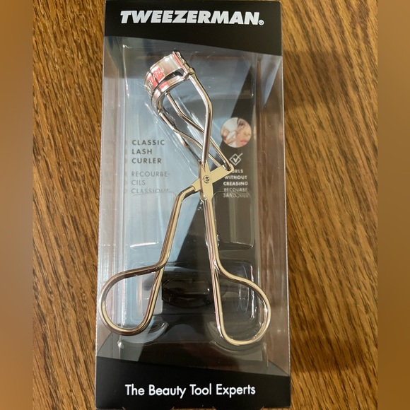 Tweezerman | Makeup | Tweezerman Classic Eyelash Curler | Poshmark